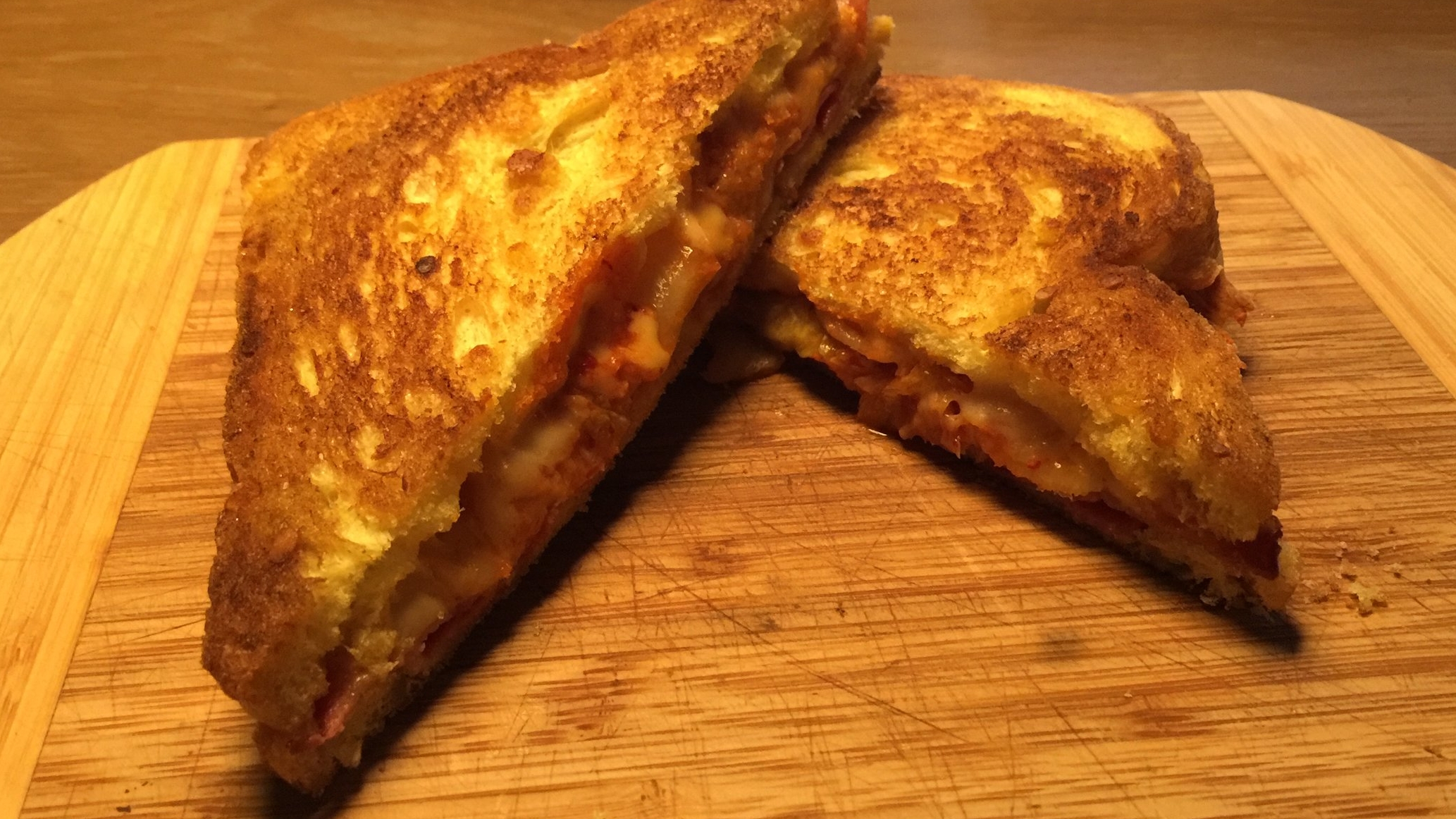 Foodporn: de triple cheese bacon kimchi tosti - NITCH